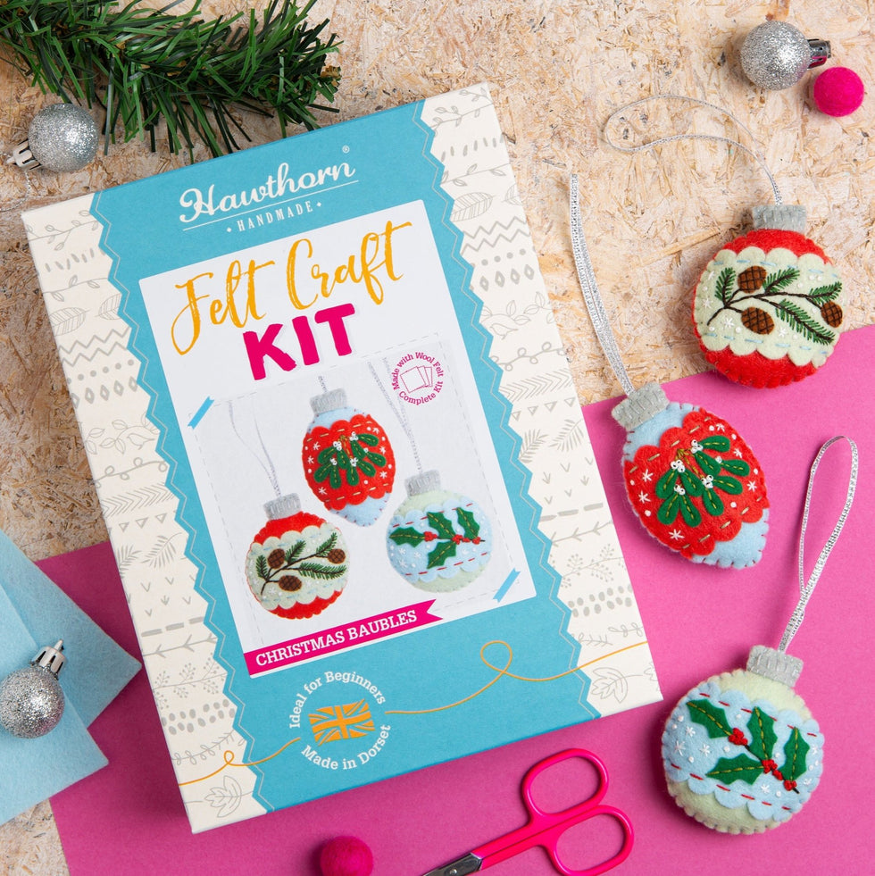 'Christmas Baubles' Felt Craft Decoration Kit for Beginners – Hawthorn ...